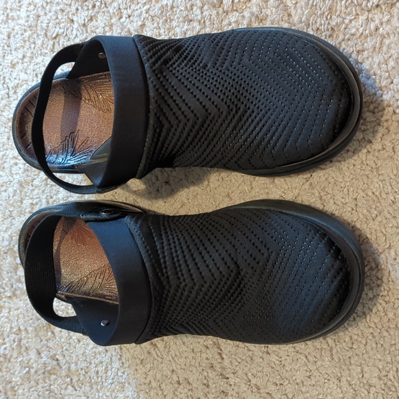 Bzees | Shoes | Bzees Kitty Clog Mule Shoe Black Slip On Womans Size M ...